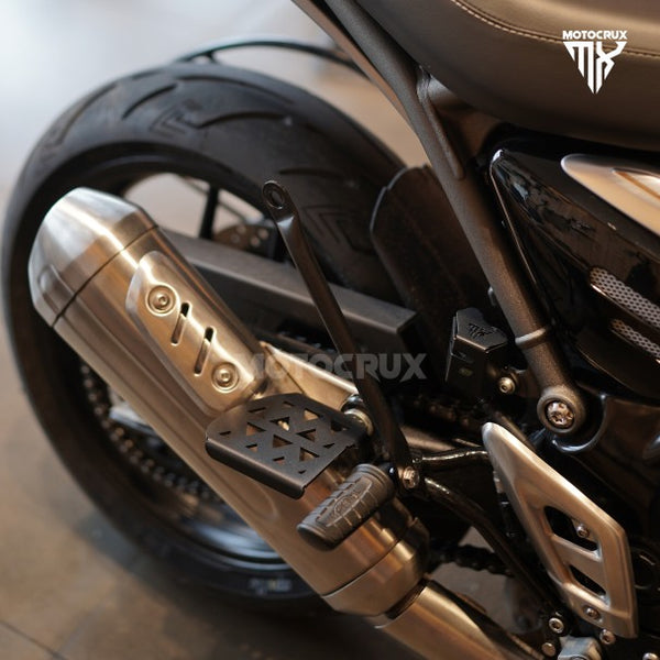 Triumph speed 400 Secure Step Foot Rest | MOTO CRUX